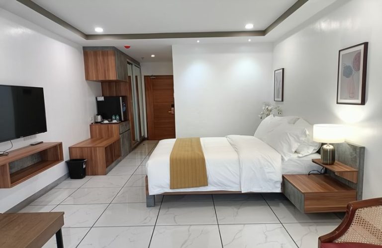 Executive Queen (Veranda) – Rosh Hotel